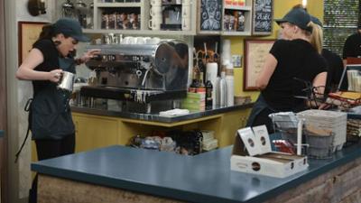 Sendung verpasst? 2 Broke Girls: Staffel 3 Folge 3 Maschine vs. Mädchen vom 06.12.2025 (Pro7)